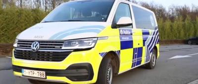 Bruxelles: 7 patrouilles de police affichent déjà le marquage ...