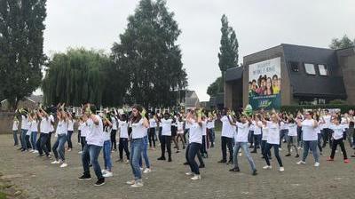 Un haka géant dans la cour de l’Athénée à Welkenraedt - sudinfo.be