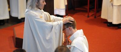 Guy Gilbert était à Liège pour une ordination - sudinfo.be