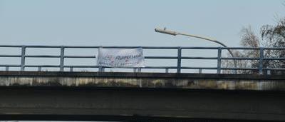 Une banderole surplombe la N98 pour le personnel soignant - sudinfo.be