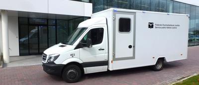 Fourgon cellulaire avec caméras et policiers armés - sudinfo.be