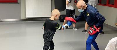 Boxe: Wilson Acuna transmet sa passion de la boxe au BC Binche Bogota ...