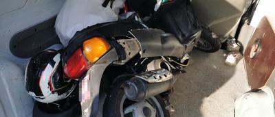 Lodelinsart: un motard chute au sol après une collision avec une ...