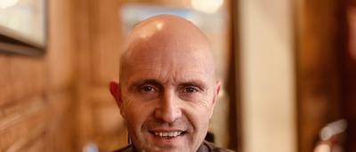 Se faire couper les cheveux en mangeant: le concept inédit d’un ...